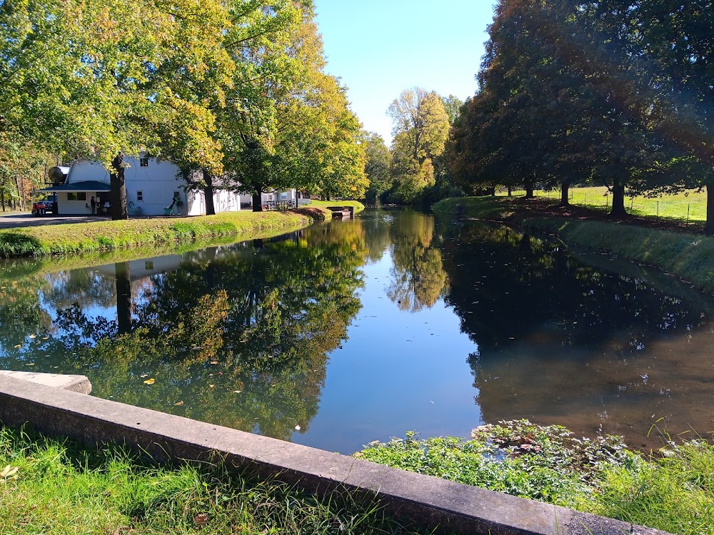 Miller's Cider Mill - Cider mill in Middlebury - Website