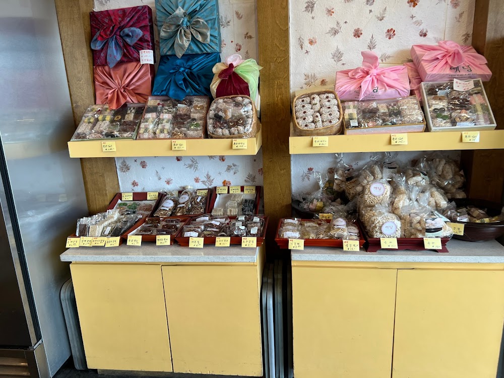 Vince Lombardi Service Area - Toll road rest stop in Ridgefield - Website