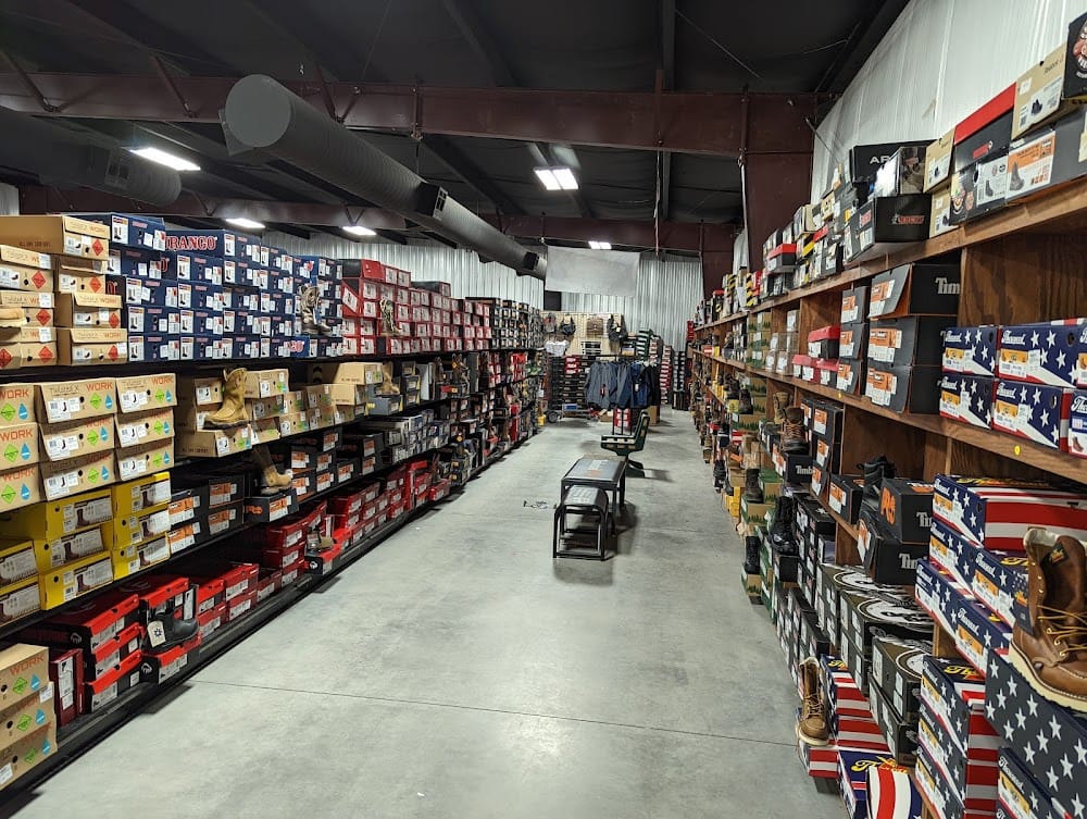 Western Ways Inc. - Clothing store in Forest - Place All
